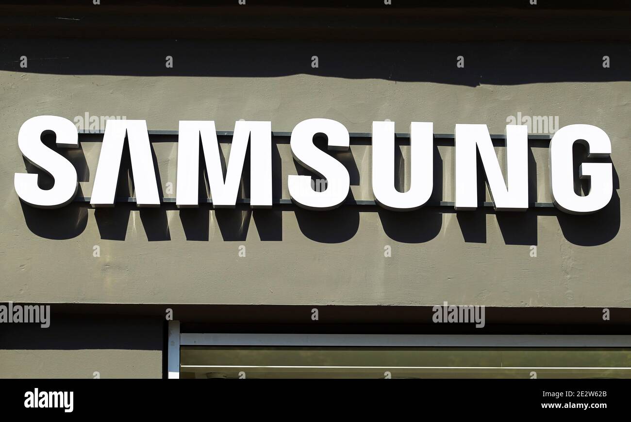 Kiev, Ukraine. 22nd June, 2019. Samsung logo is seen above the entrance ...