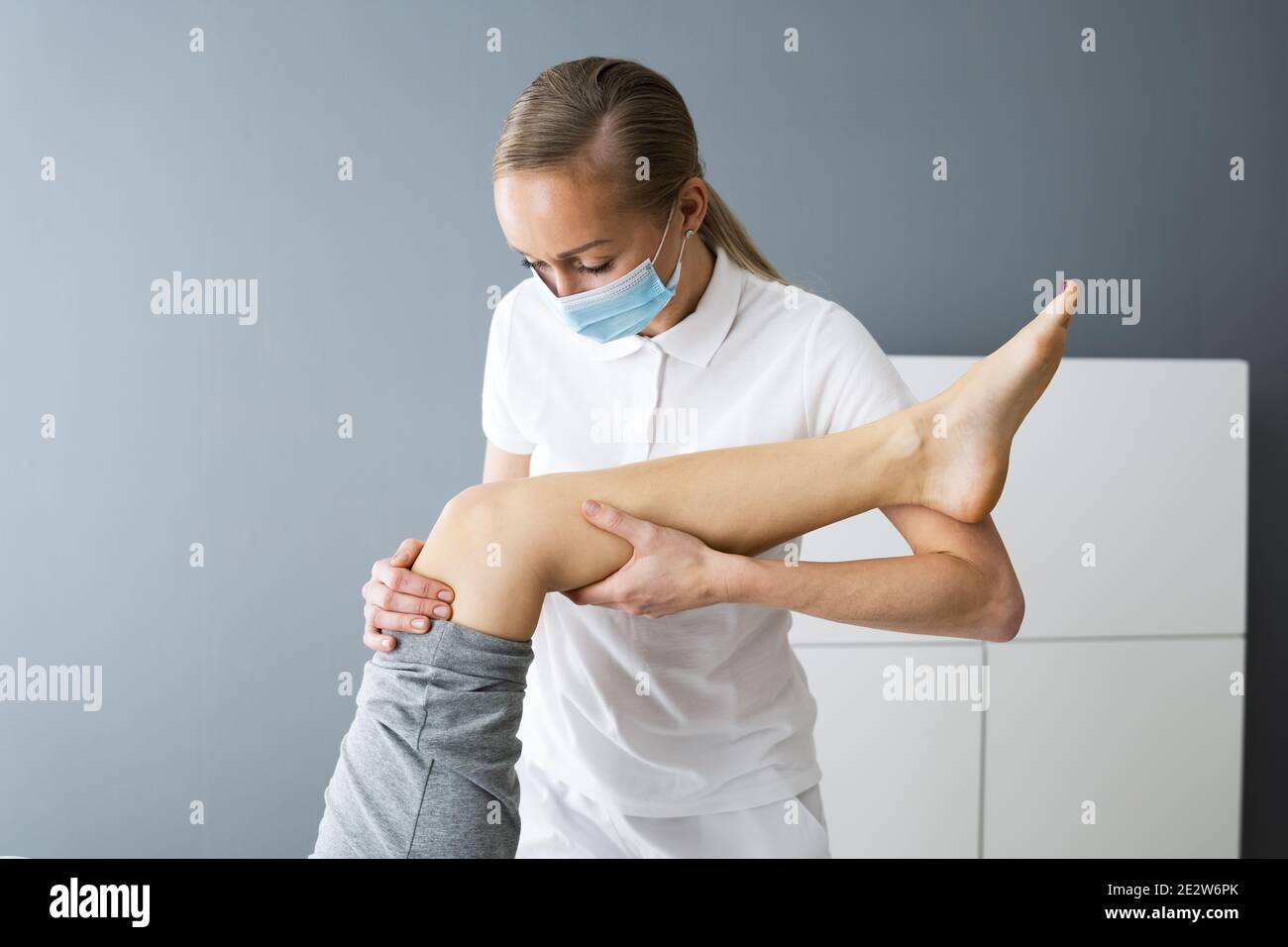 Knee injury hi-res stock photography and images - Alamy