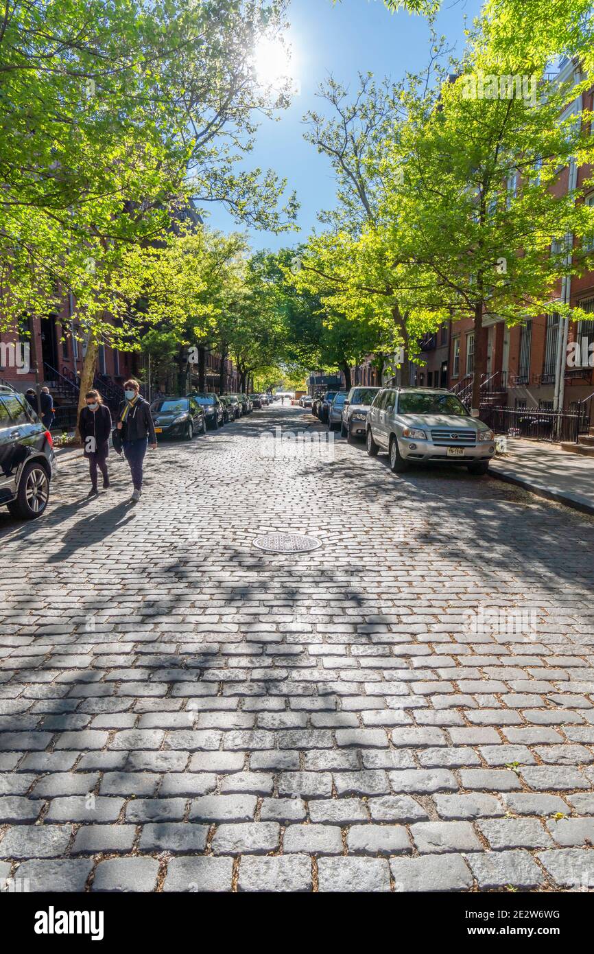 Pavement street hi-res stock photography and images - Alamy