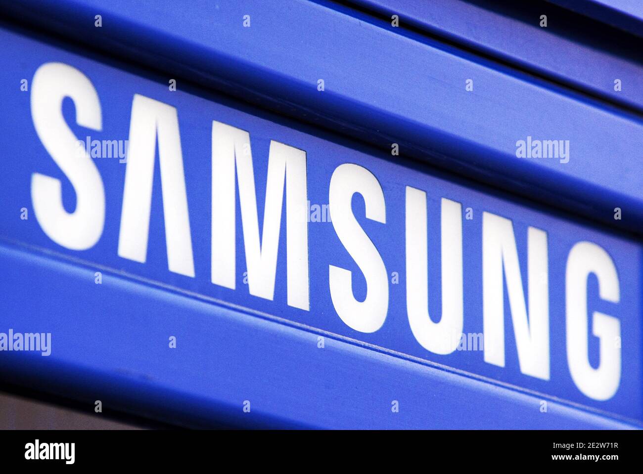 Kiev, Ukraine. 22nd Oct, 2018. the Samsung logo is seen above the ...