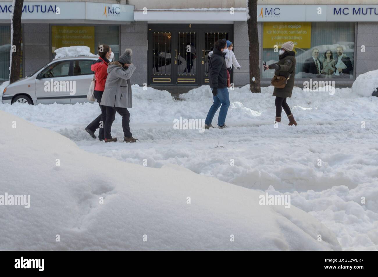 Madrid, Spain. 10 th January 2021. View of a walkers in Rodríguez San ...
