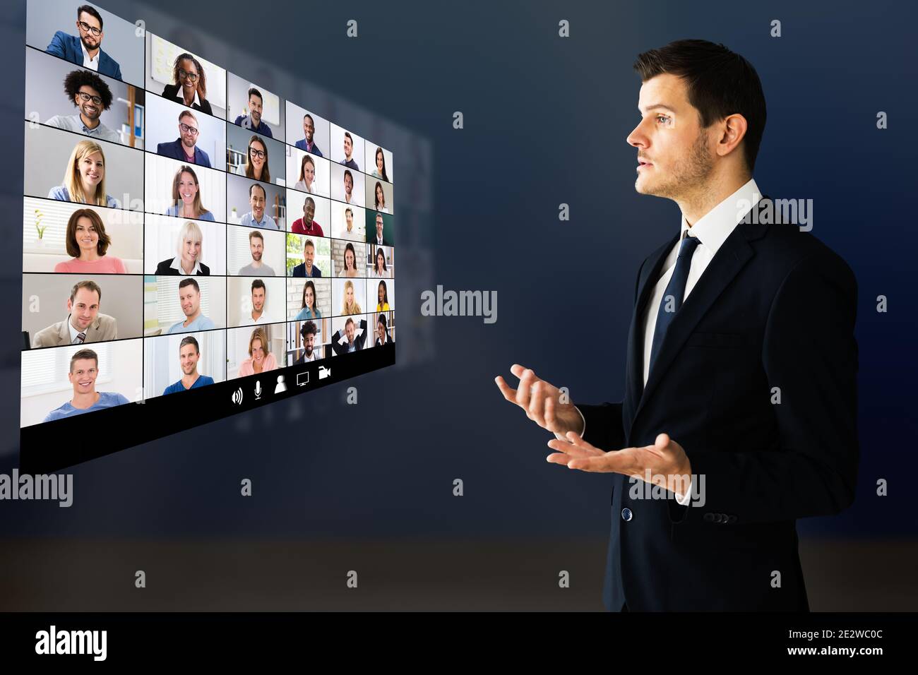 Conference business speaker hi-res stock photography and images - Alamy