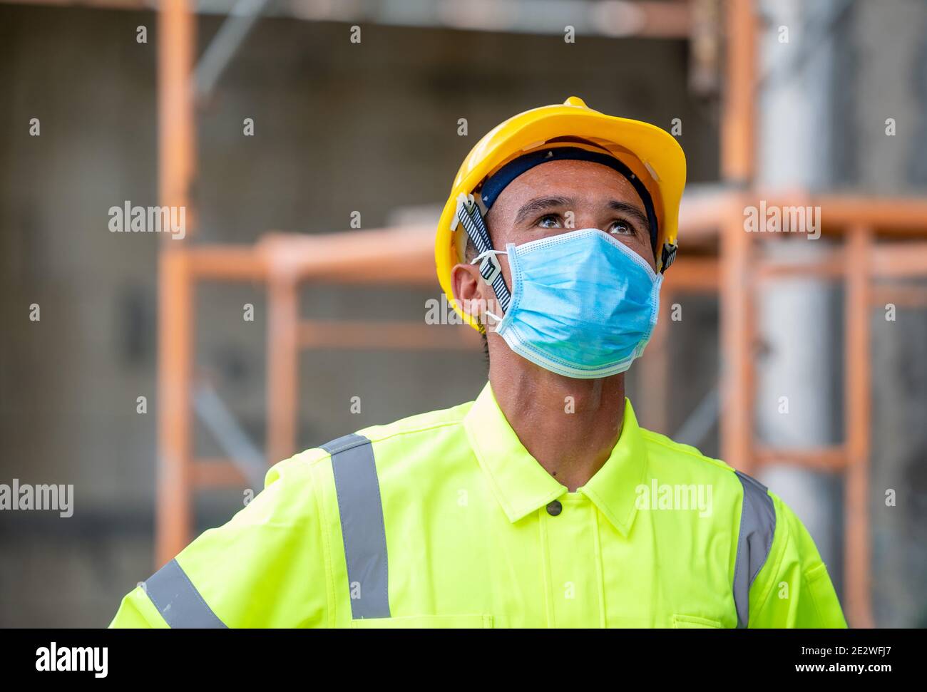 Industrial face masks hi-res stock photography and images - Alamy