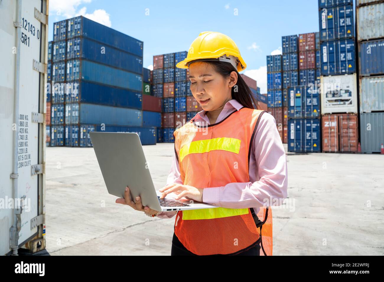 Female Crane Operator High Resolution Stock Photography and Images - Alamy