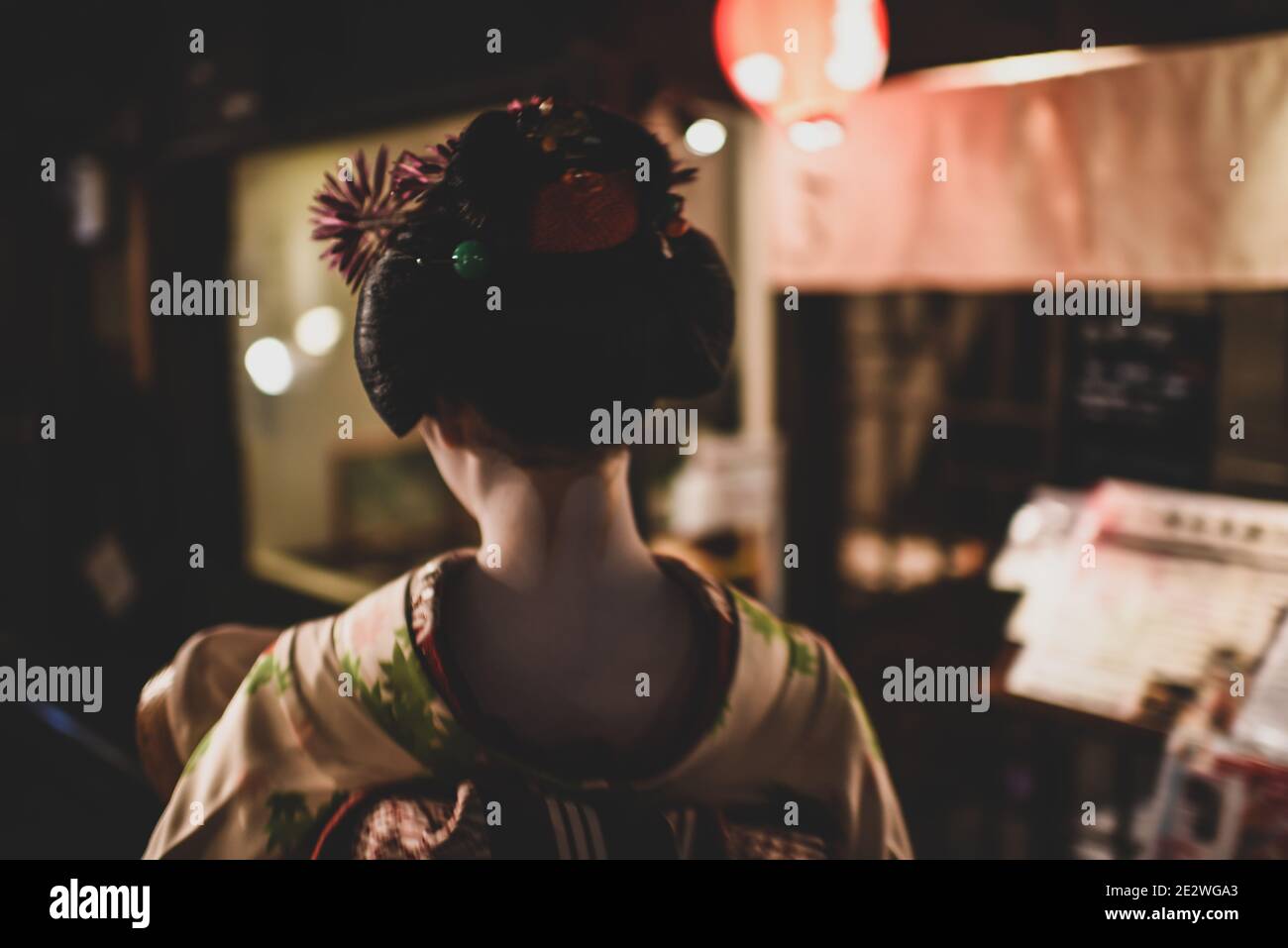 Geisha japan and back view hi-res stock photography and images - Alamy
