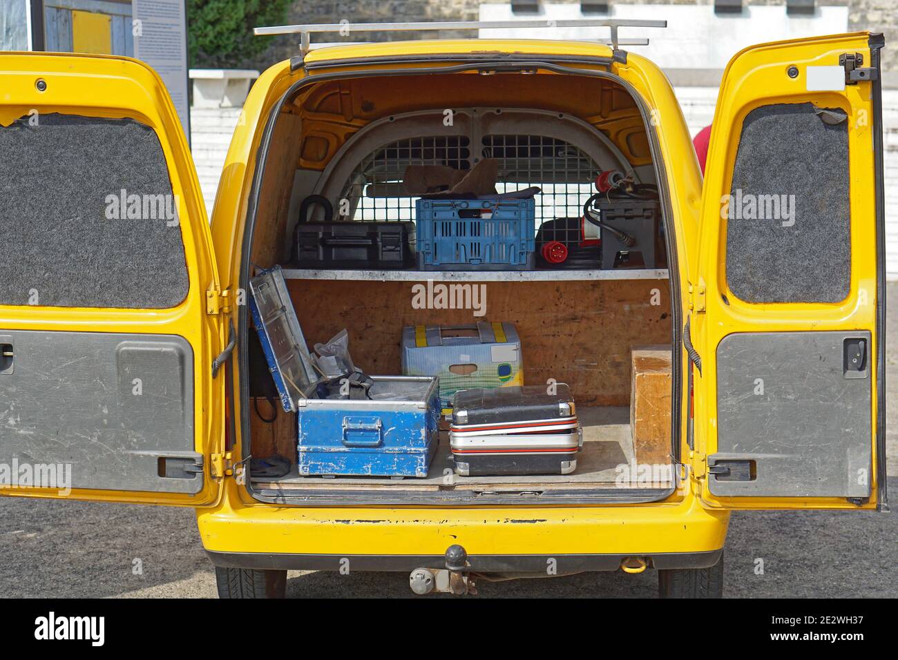 Cargo van open doors hi-res stock photography and images - Alamy