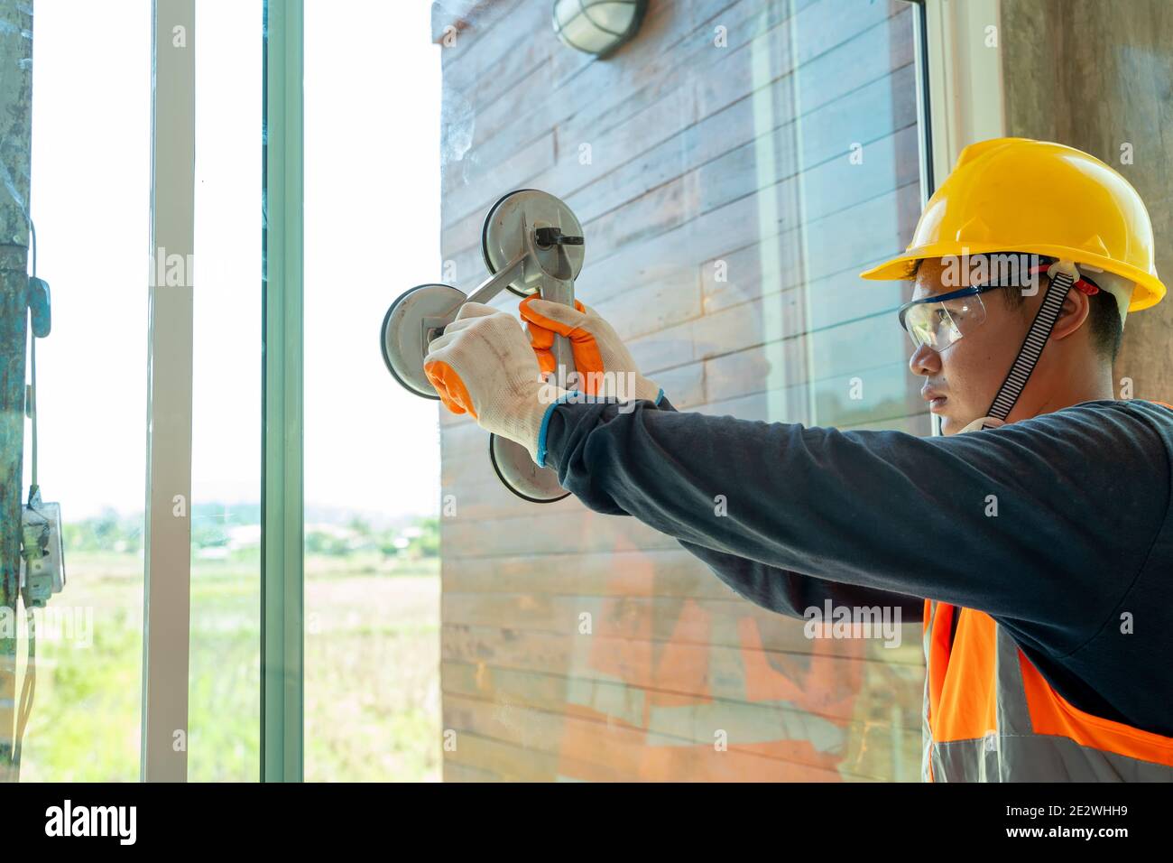 Glazier installing a window hi-res stock photography and images - Alamy