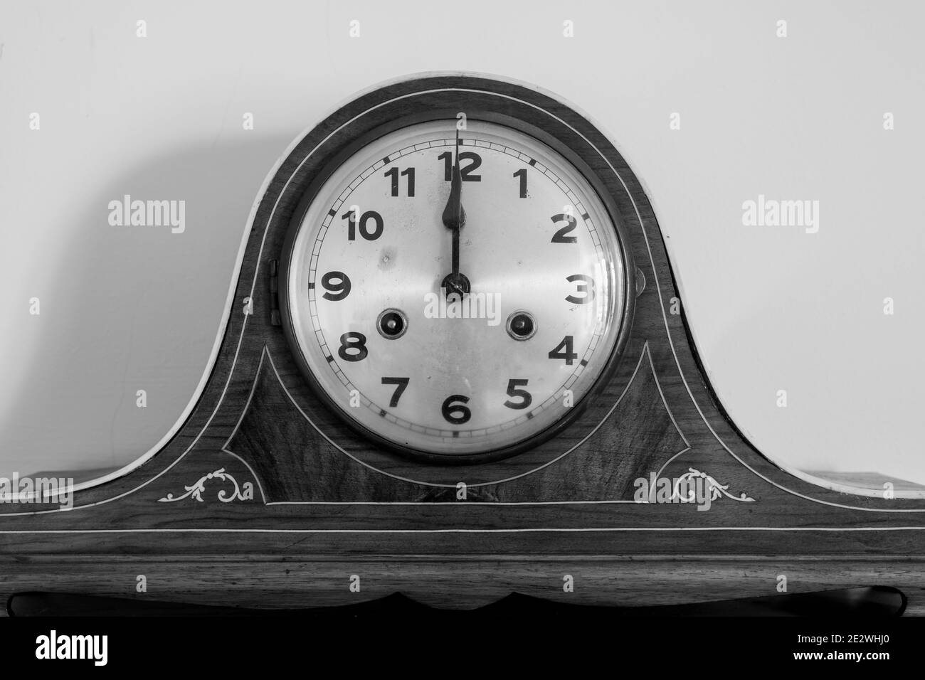 Clock face showing midnight midday hi-res stock photography and images ...