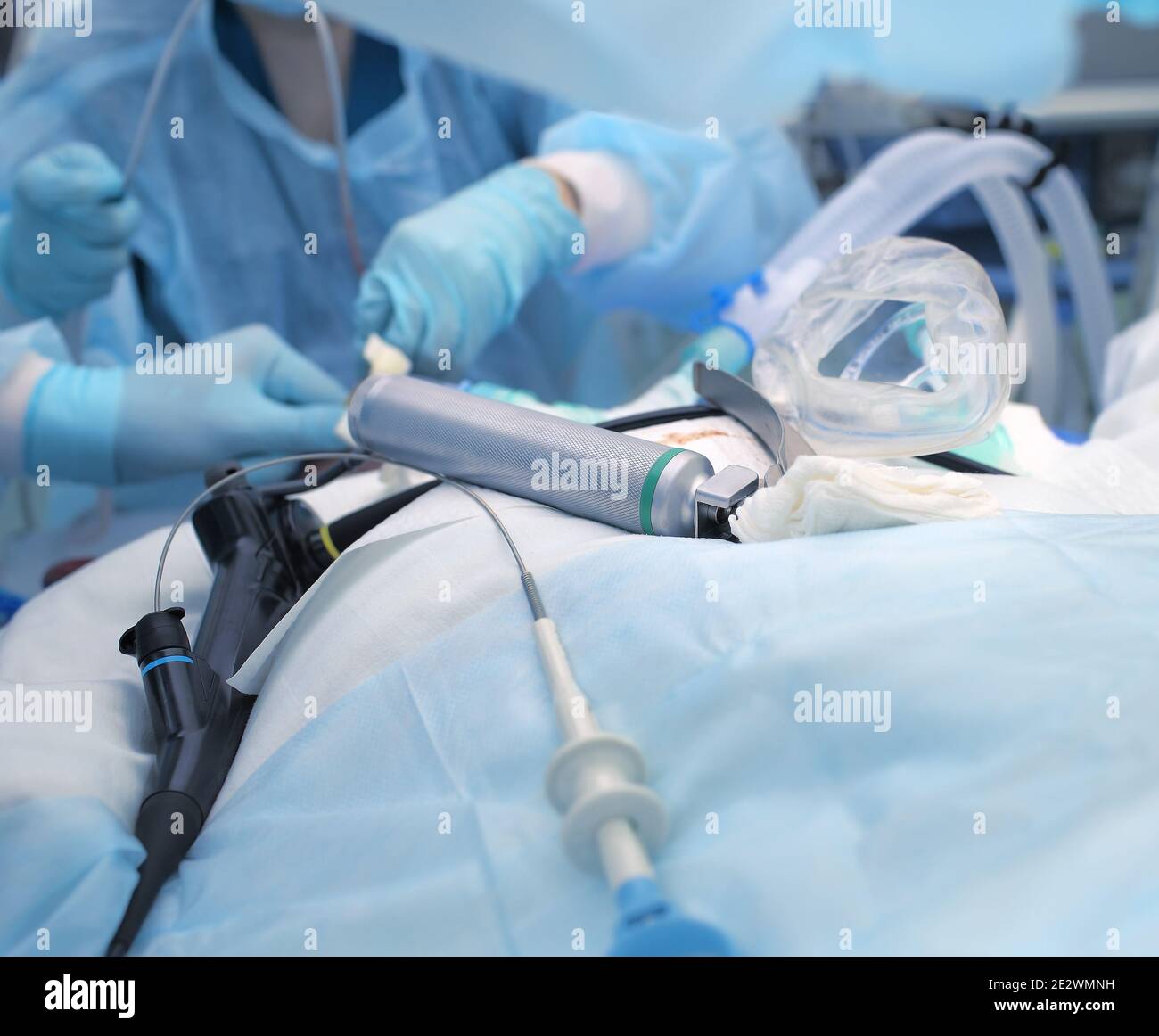 Work of doctors in the critical care room Stock Photo - Alamy
