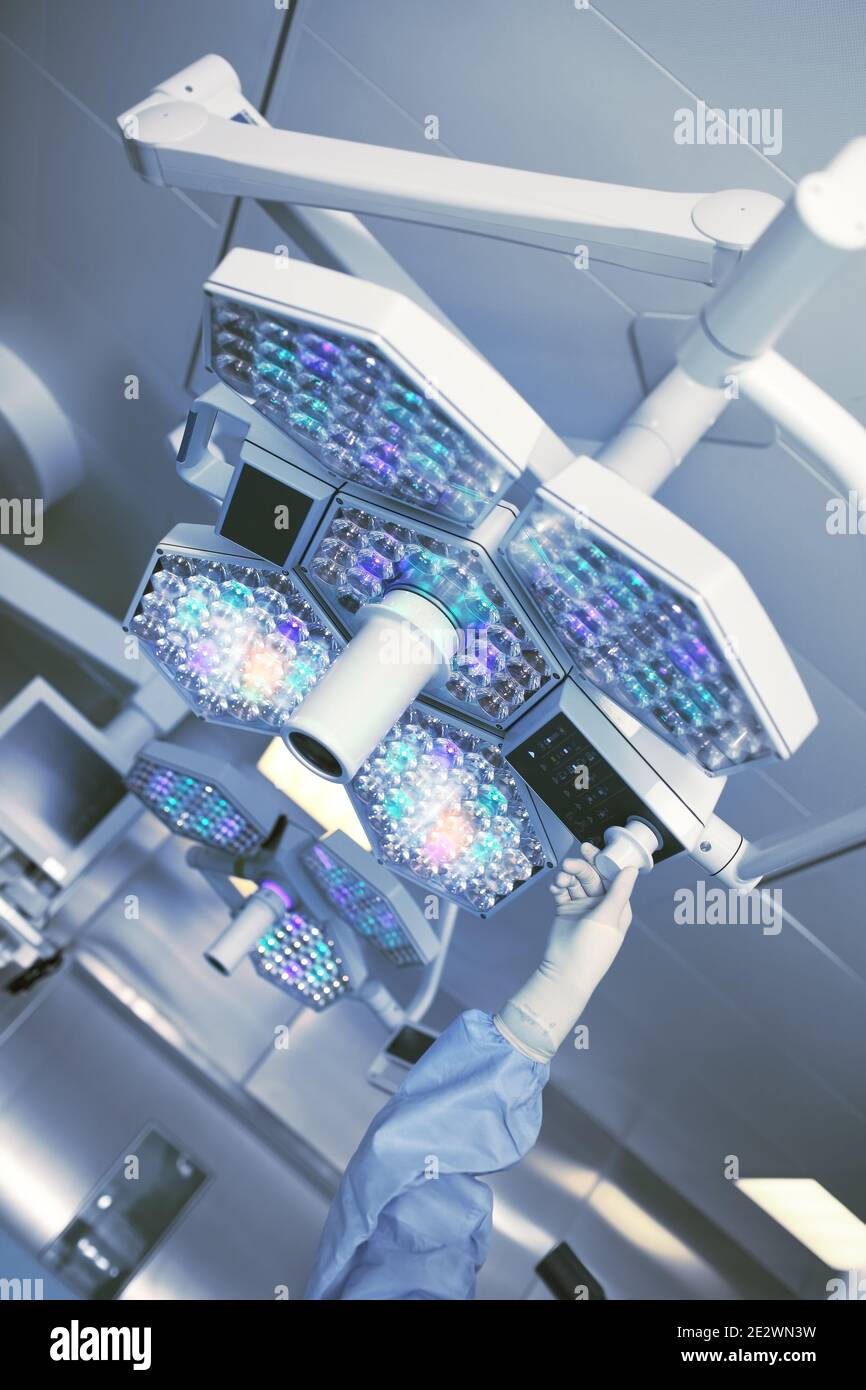 Surgical light hi-res stock photography and images - Alamy