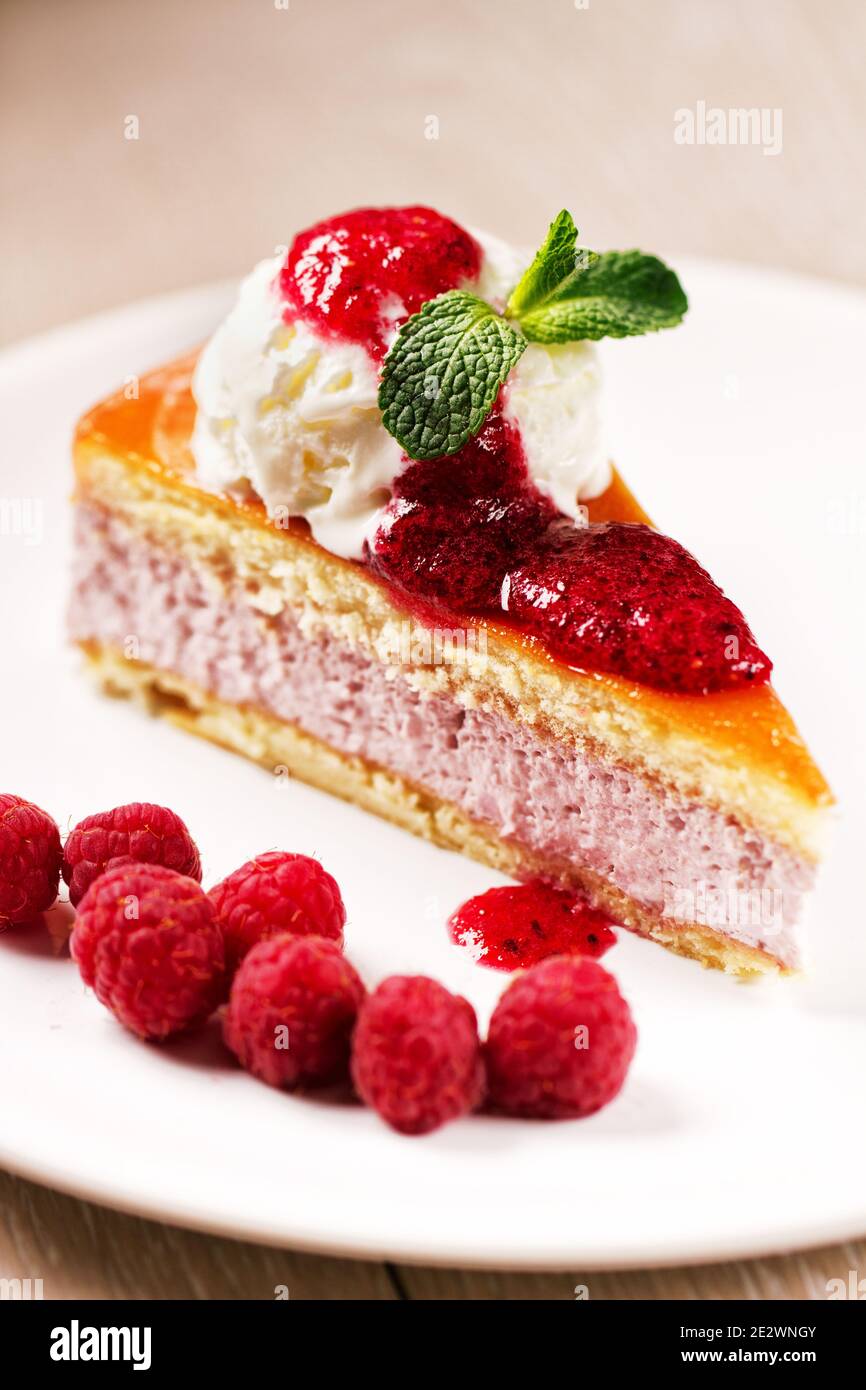 Slice cheesecake hi-res stock photography and images - Alamy