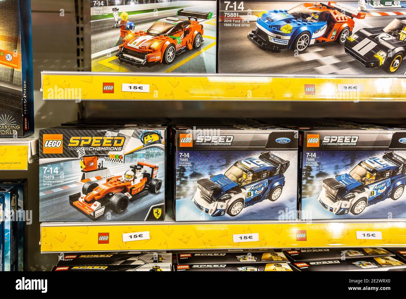 Lego shop hi-res stock photography and images - Alamy