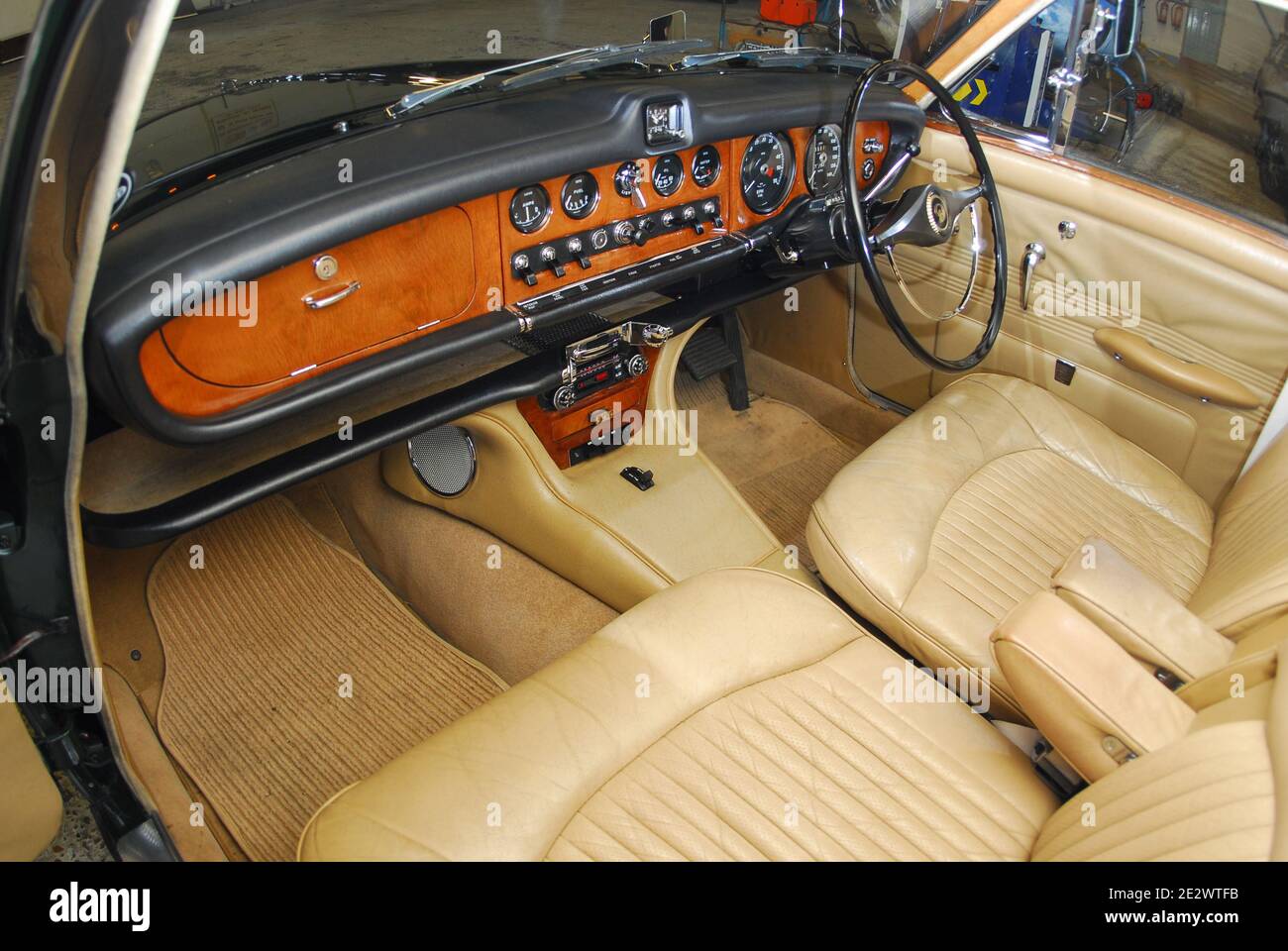 1969 Daimler Sovereign British luxury car Stock Photo - Alamy