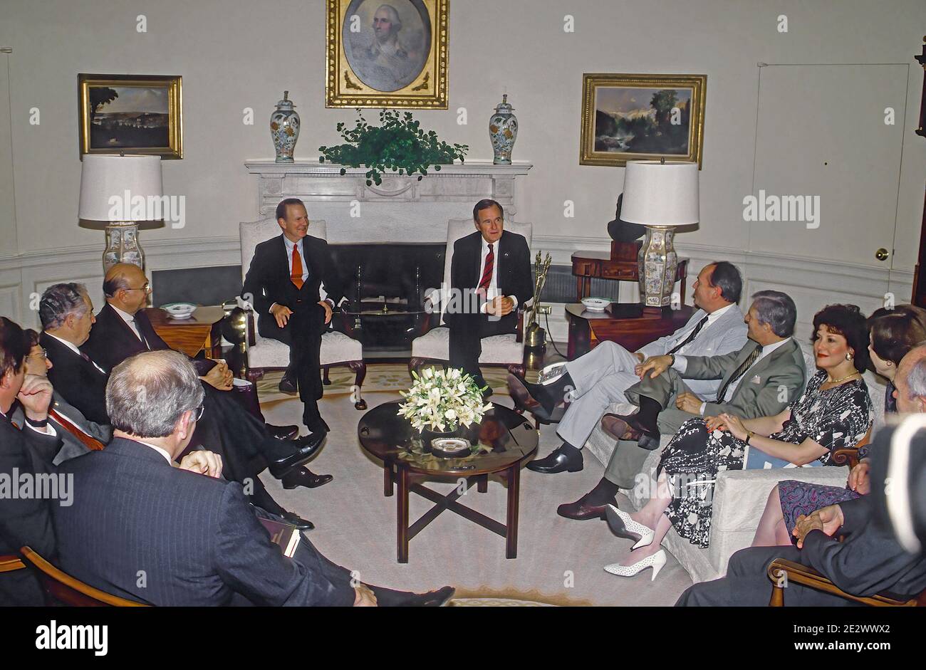 President george w bush oval cabinet hi-res stock photography and ...