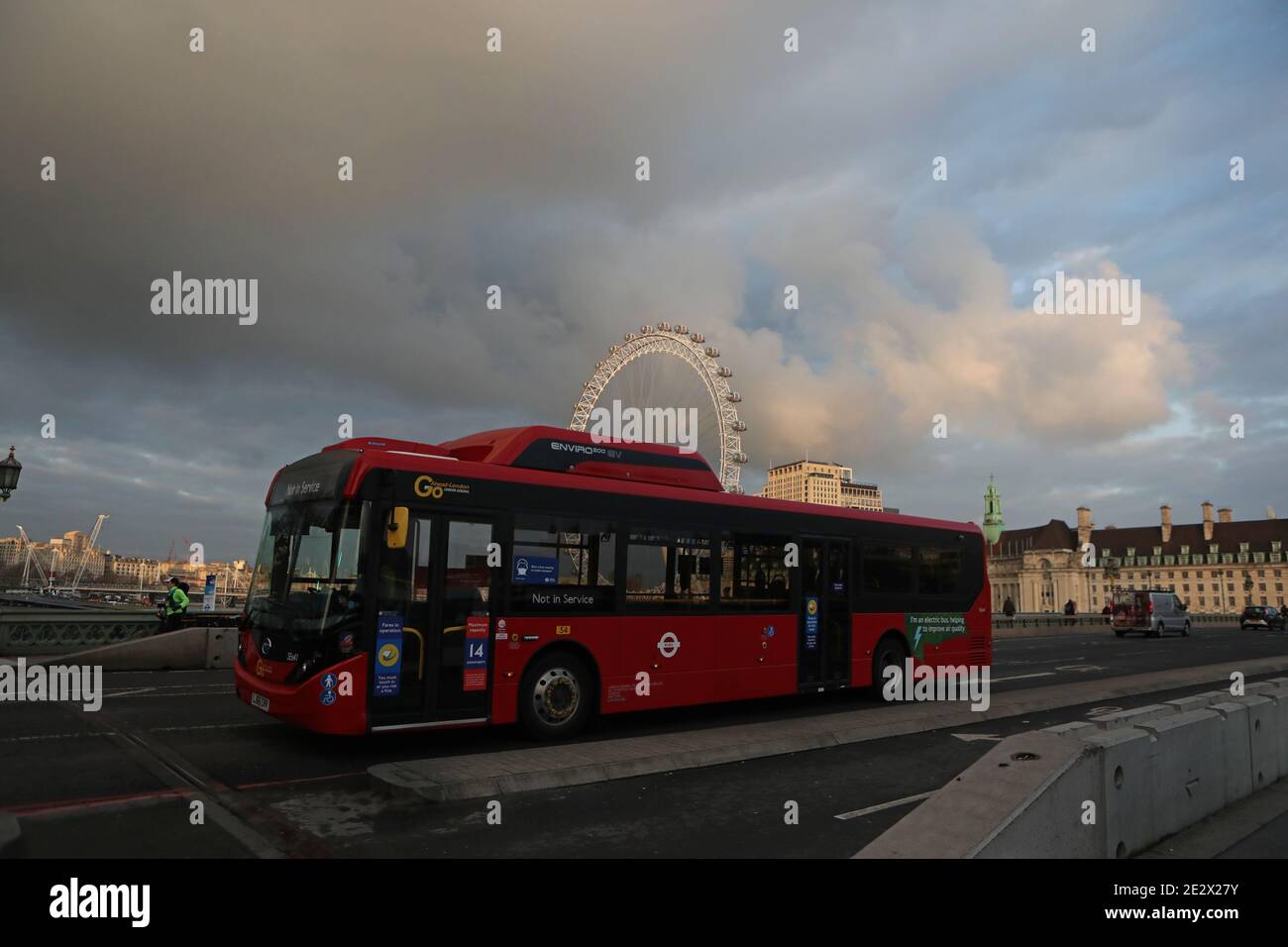 A bus drives over Wesminster Bridge in London Stock Photo - Alamy