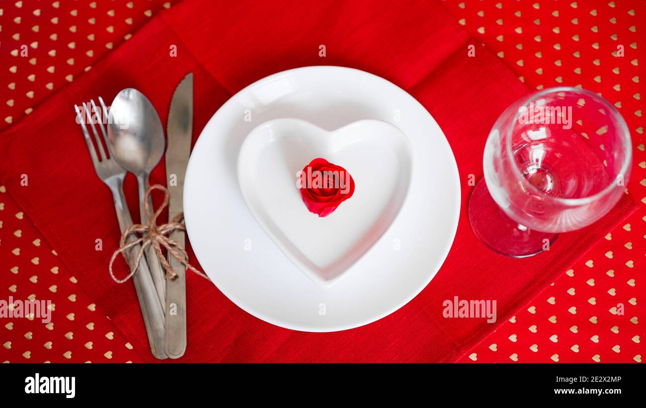 Square wedding plates hi-res stock photography and images - Alamy