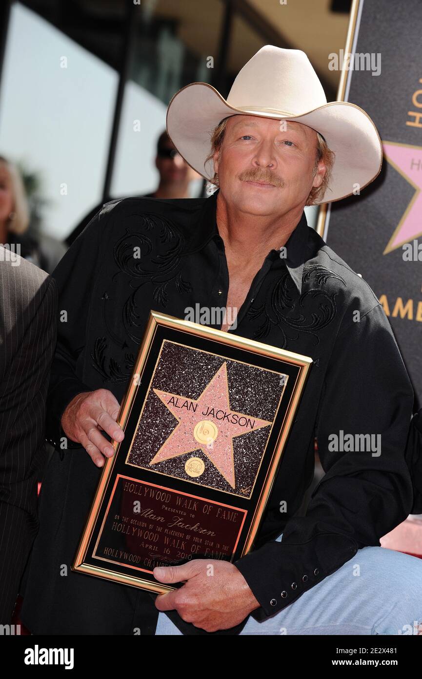 Country superstar Alan Jackson is honored with the 2,405th Star on the ...