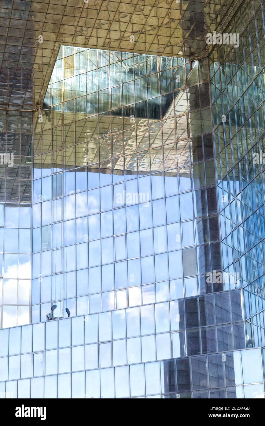 glass building, Number 1 London Bridge Stock Photo - Alamy