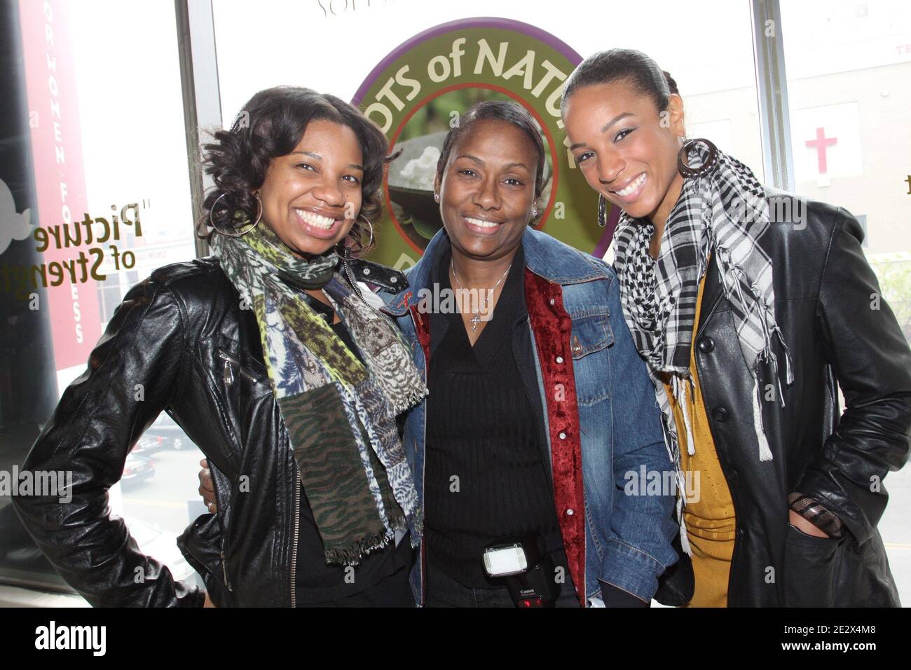 Maria Davis (Center) and W.E.E.N. members attend 'Picture of Strength ...