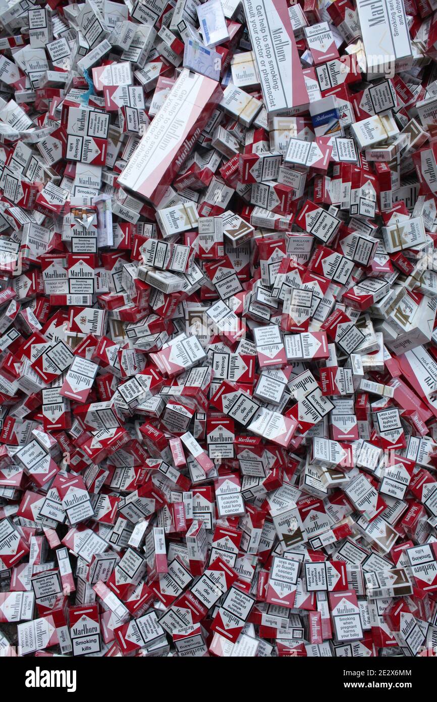 Counterfeit cigarettes hi-res stock photography and images - Alamy