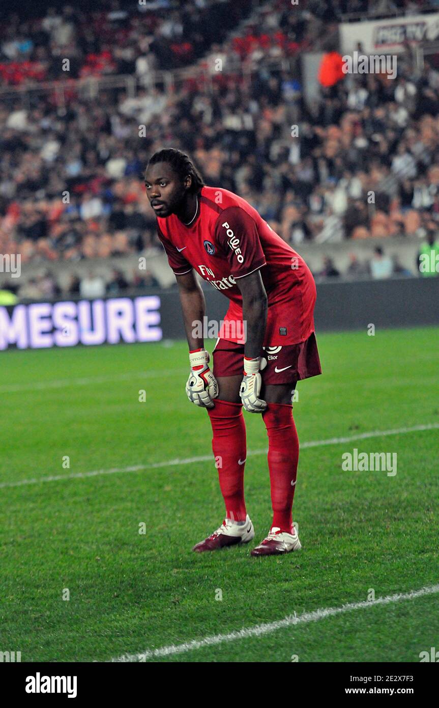 Paris-Saint-Germain's goalkeeper Apouala Edel during French First ...