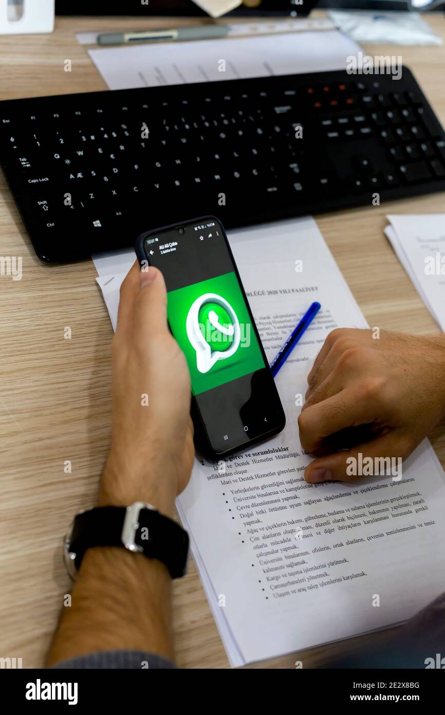 Hand using whatsapp phone hi-res stock photography and images - Alamy