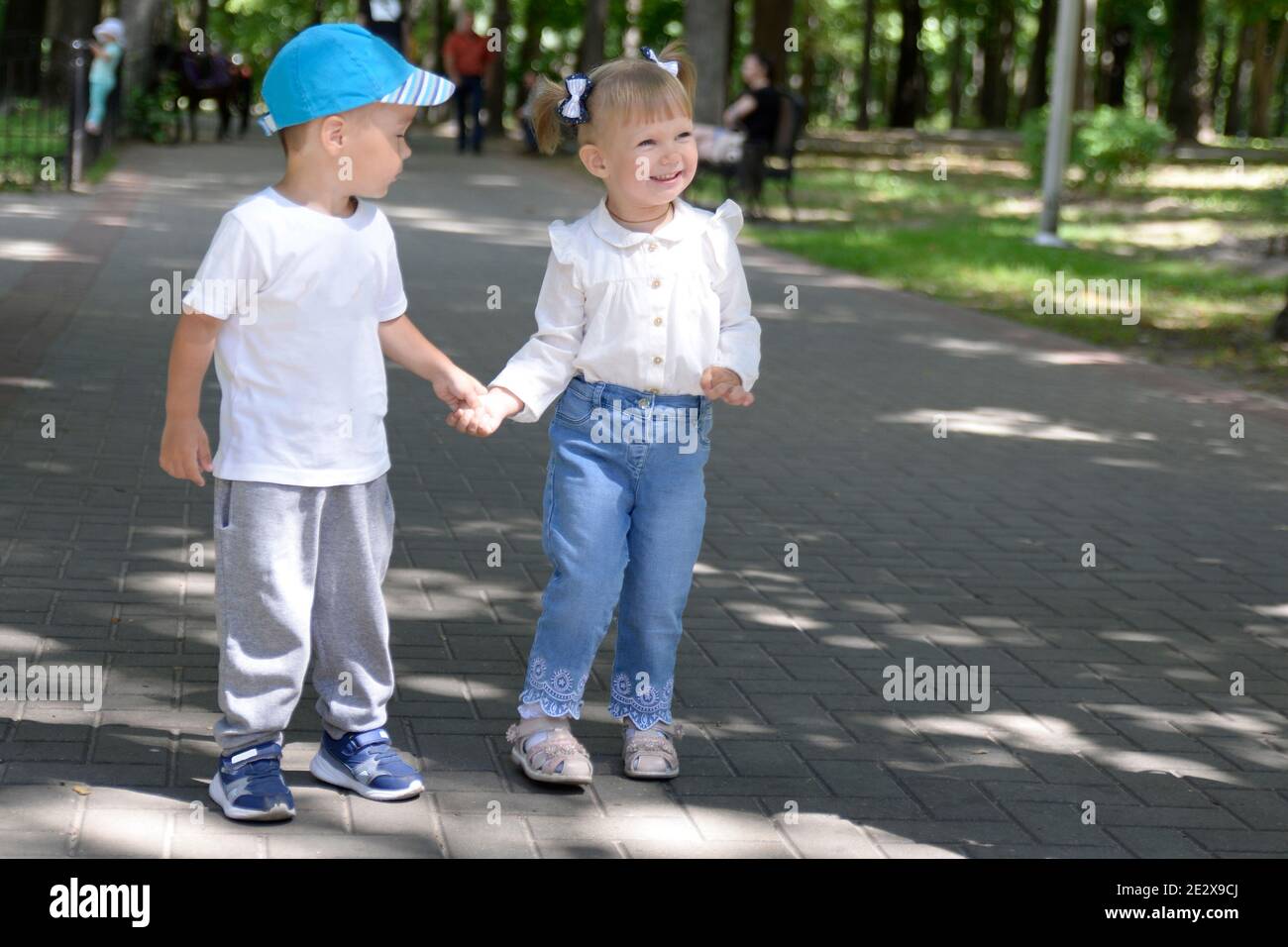 Children running around outside hi-res stock photography and images - Alamy