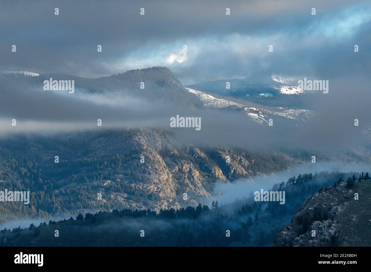 Beautiful shot mighty mountain hi-res stock photography and images - Alamy