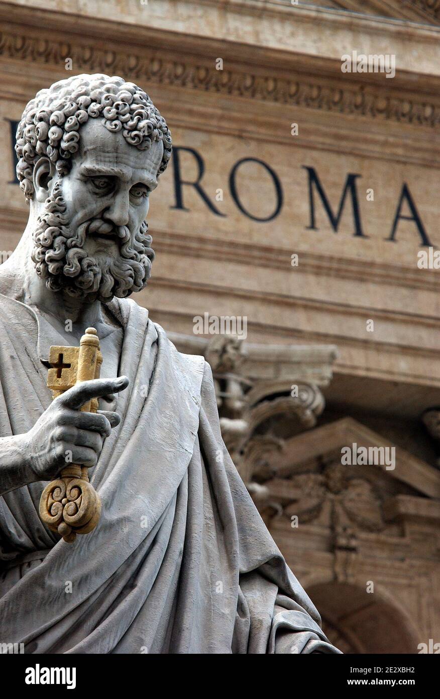 A visit at the heart of the Vatican, the world's smallest state. Statue ...