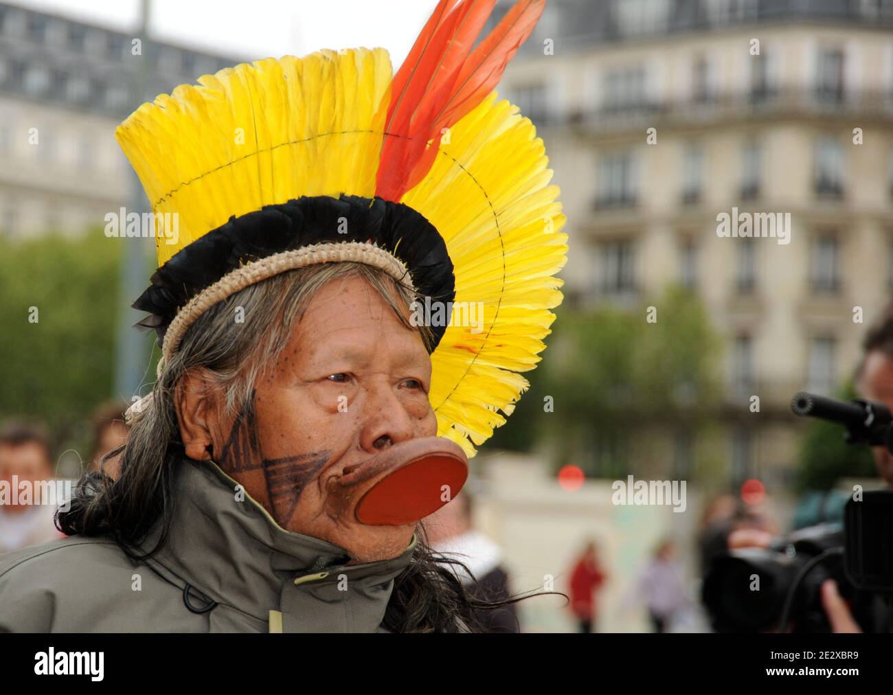 Brazilian indigenous Kayapo chief Raoni Metuktire visits the Eiffel ...