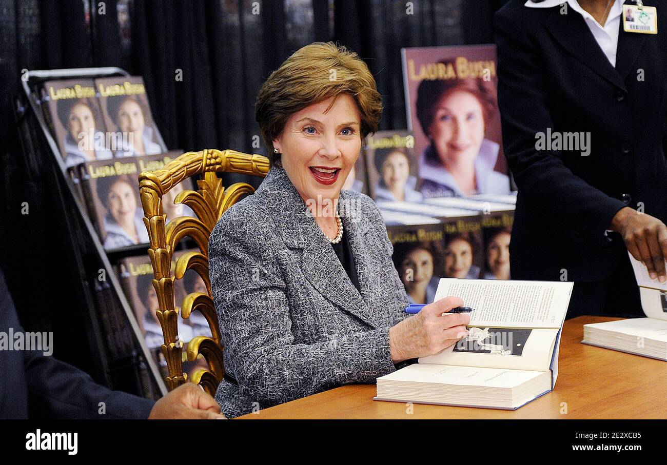 Books a million hi-res stock photography and images - Alamy