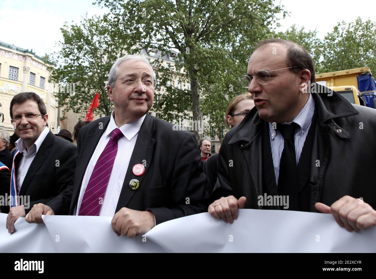 Ile-de-France region president Jean-Paul Huchon (C) and socialists ...