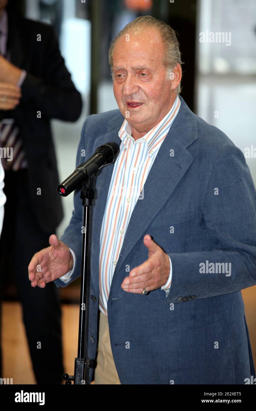 Spain's King Juan Carlos I speaks to the press as he leaves the Clinic ...