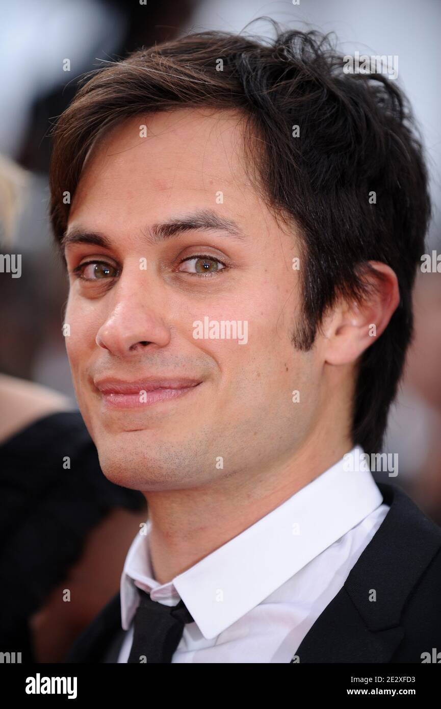 Gael Garcia Bernal arriving at the premiere of Ridley Scott's Robin ...