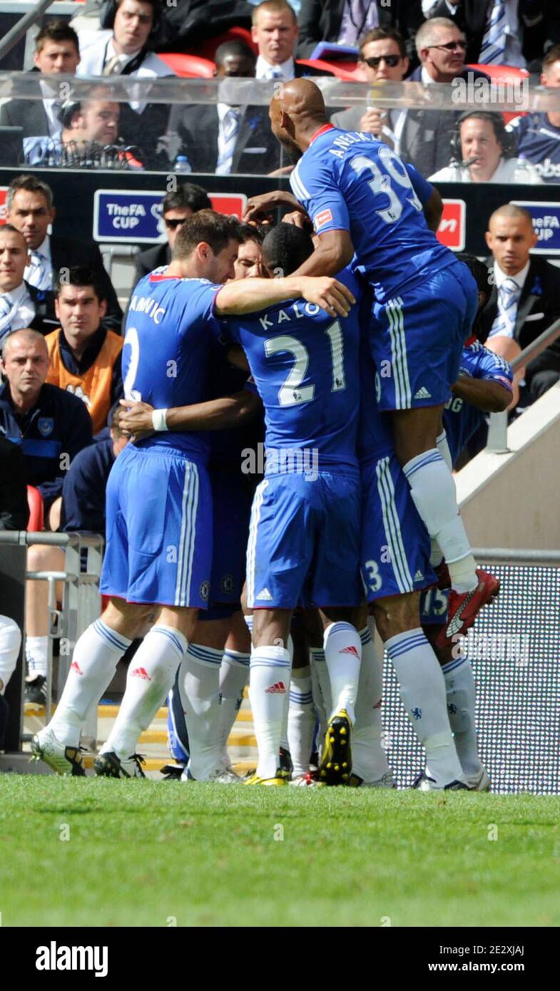 Chelsea's Didier Drogba scoring the winning goal during English Cup ...