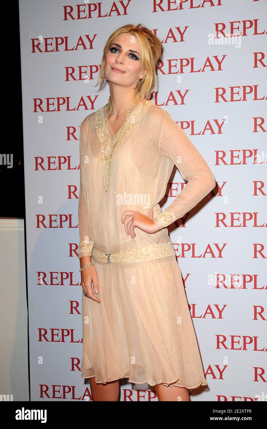 Mischa Barton attending the Replay party held at the Star Style Lounge ...
