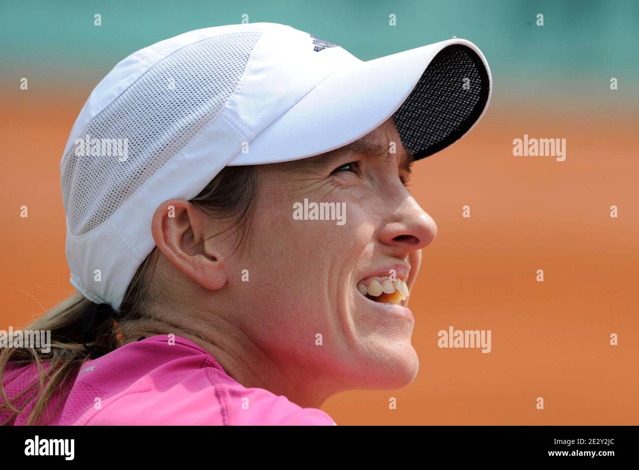 Belgium's Justine Henin defeats, 6-4, 6-3, Bulgaria's Tsvetana ...