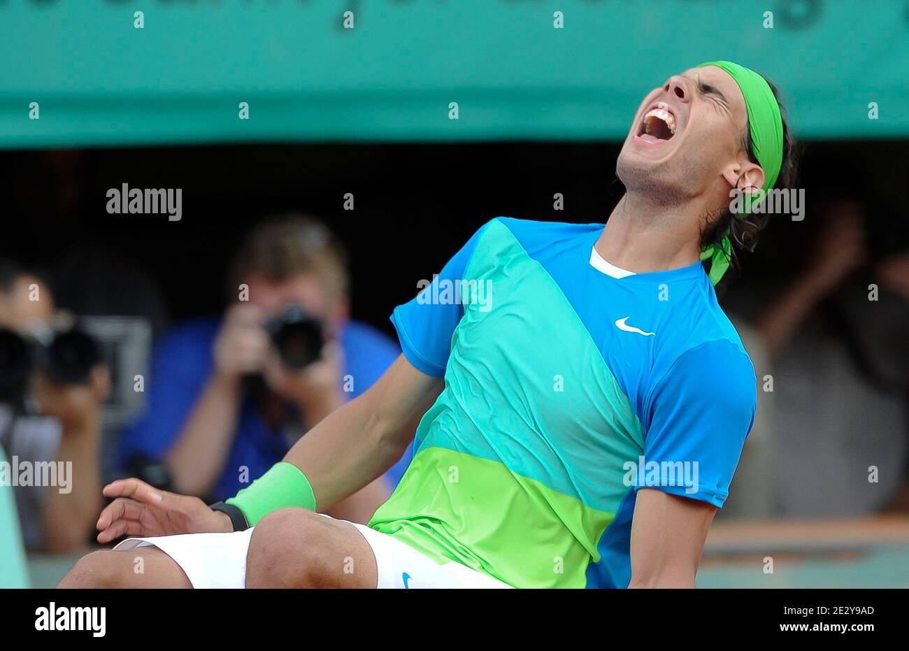 Spain's Rafael Nadal defeats Sweden's Robin Soderling 6-4, 6-2, 6-4 and ...