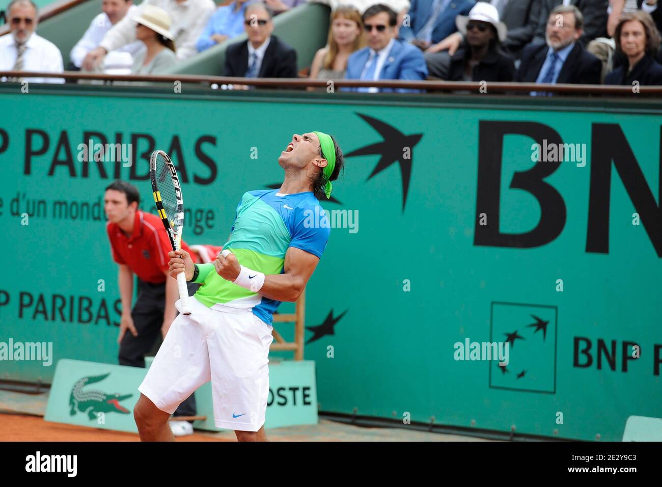 Spain's Rafael Nadal defeats Sweden's Robin Soderling 6-4, 6-2, 6-4 and ...
