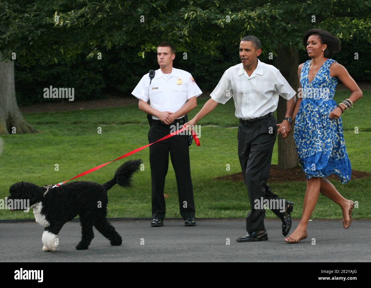 United States President Barack Obama and First Lady Michelle Obama walk ...