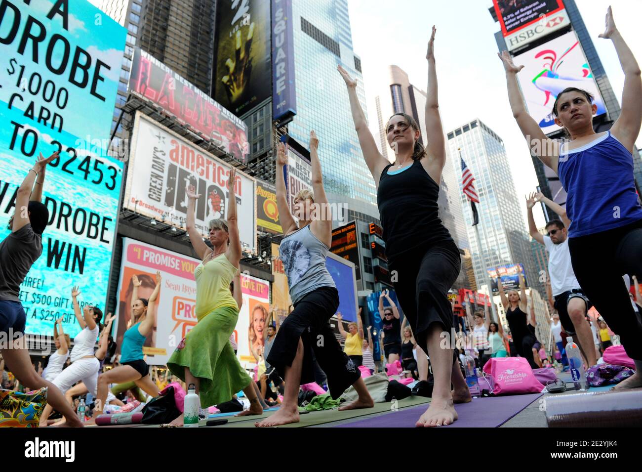 Solstice in times square hi-res stock photography and images - Alamy