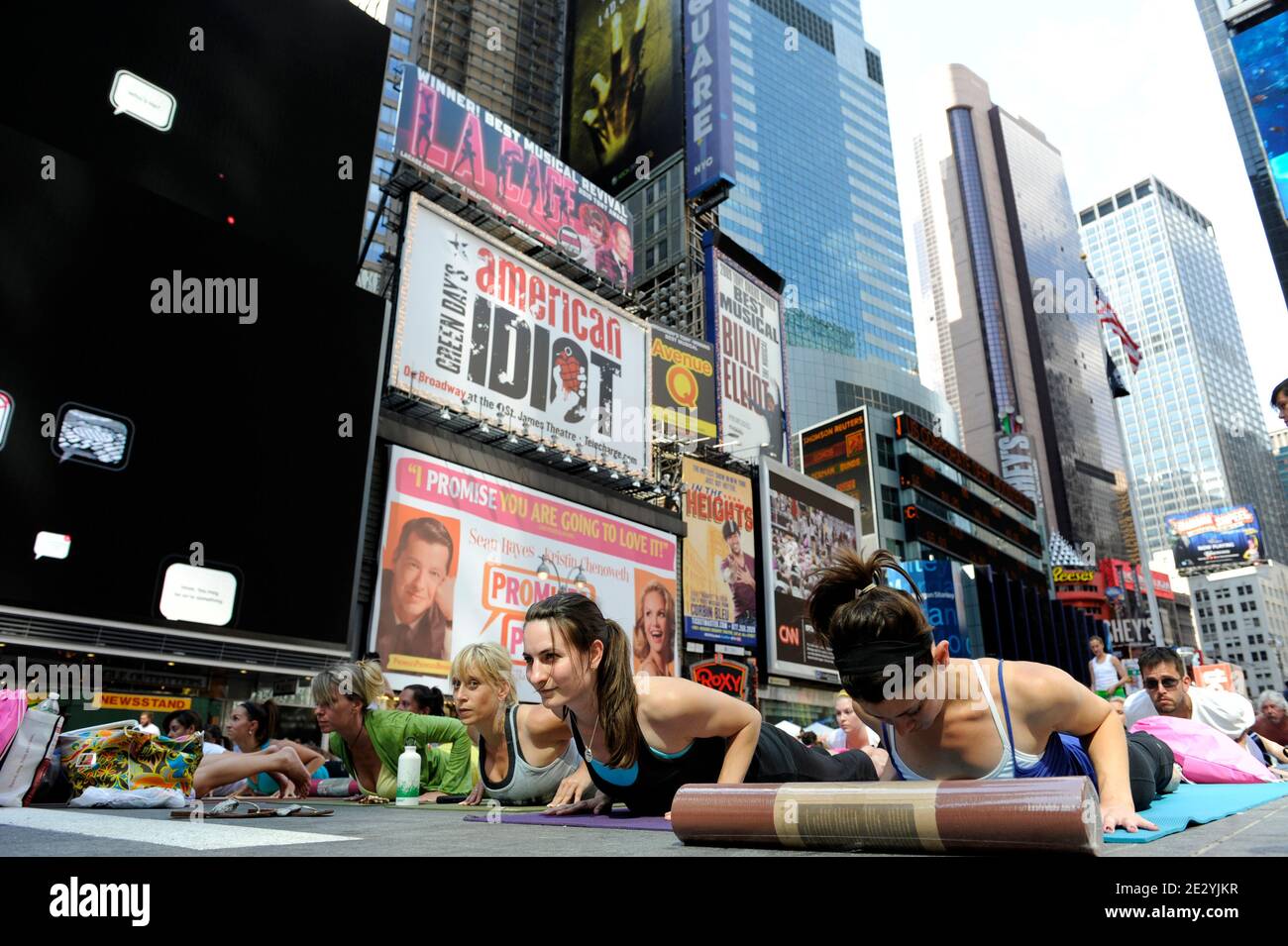 Solstice in times square hi-res stock photography and images - Alamy