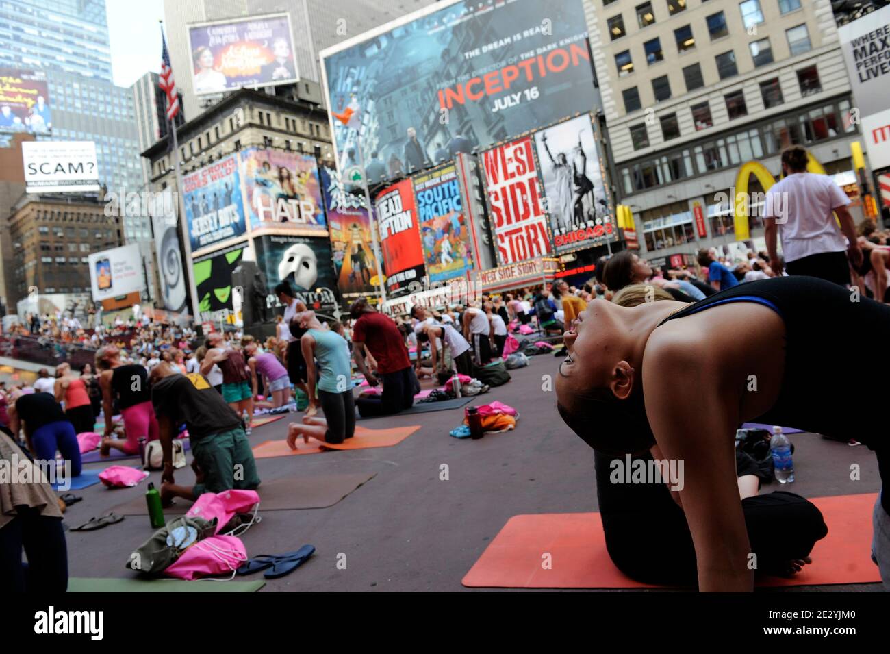 Solstice in times square hi-res stock photography and images - Alamy