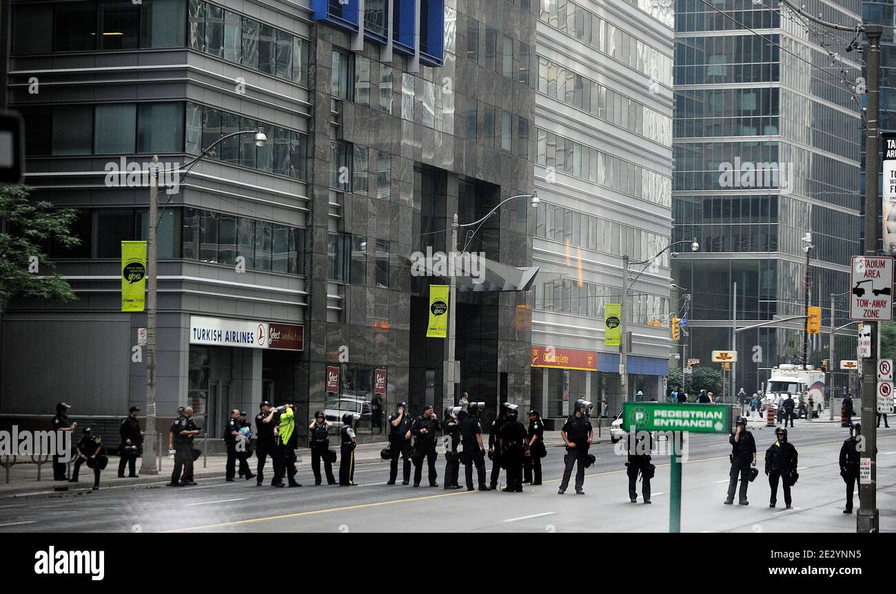 Police officers form a line to hold back demonstrators protesting the ...