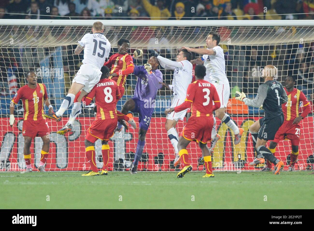 Ghana's goalkeeper Richard Kingson battles USA's goalkeeper Tim Howard ...