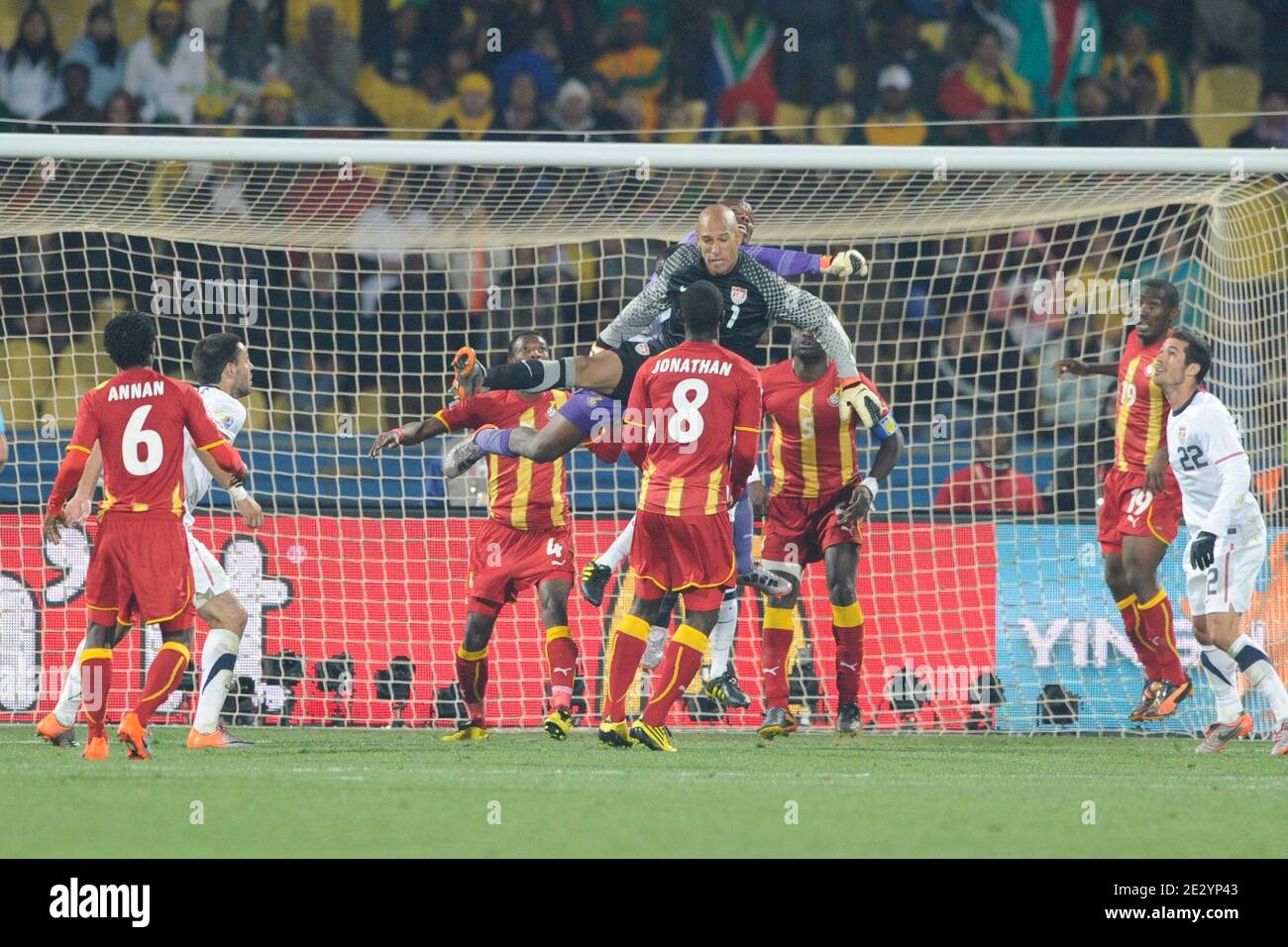 Ghana's goalkeeper Richard Kingson battles USA's goalkeeper Tim Howard ...