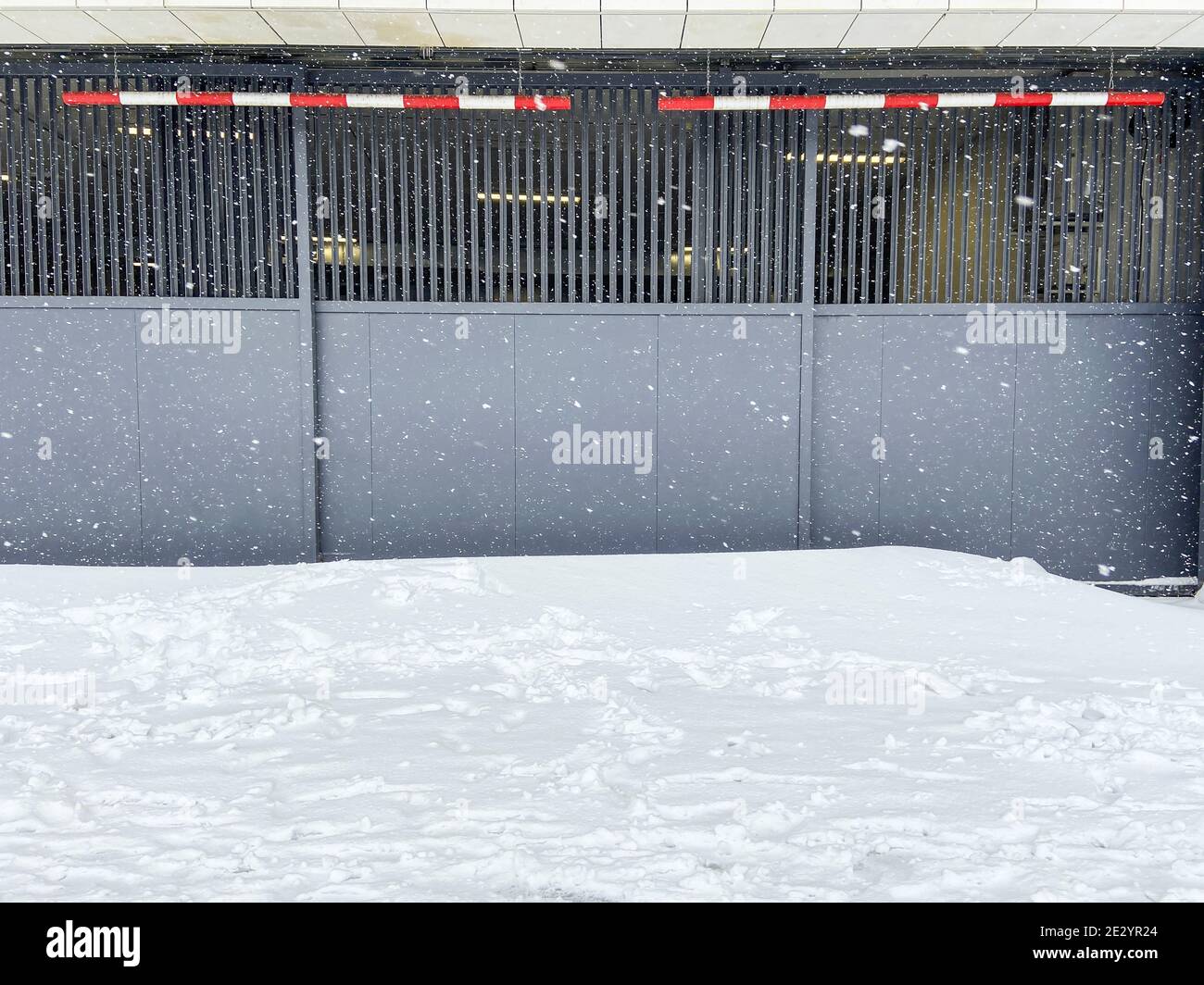 Grey and black entrance gates hi-res stock photography and images - Alamy