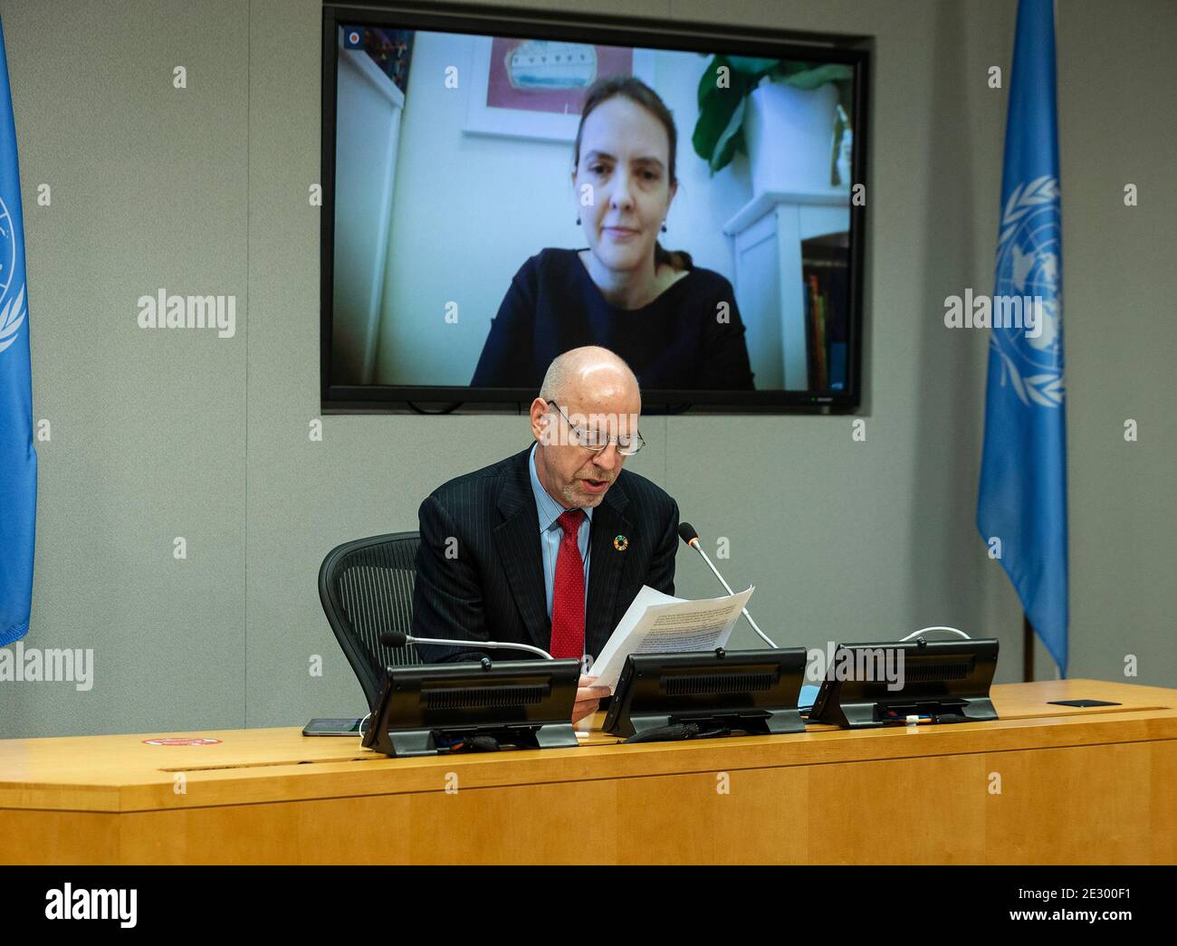 Secretary world population year hi-res stock photography and images - Alamy