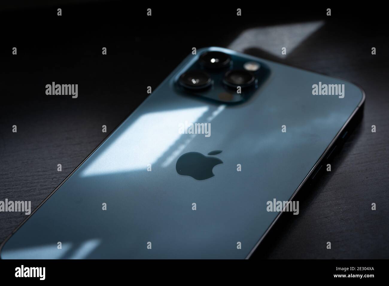 New magsafe hi-res stock photography and images - Alamy