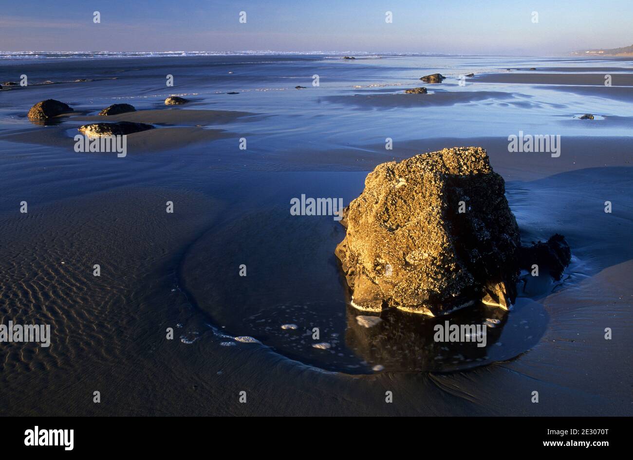 Beach outcrop, Ona Beach State Park, Oregon Stock Photo - Alamy